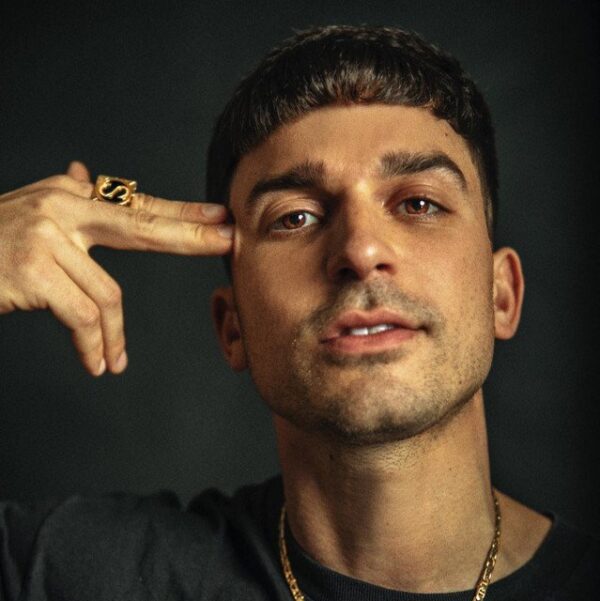 Michael Bibi lanza colección de merchandising para beneficiar la ...